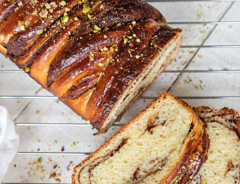 Cozonac cu fistic. Rețeta cu ingrediente naturale - Retete culinare ...